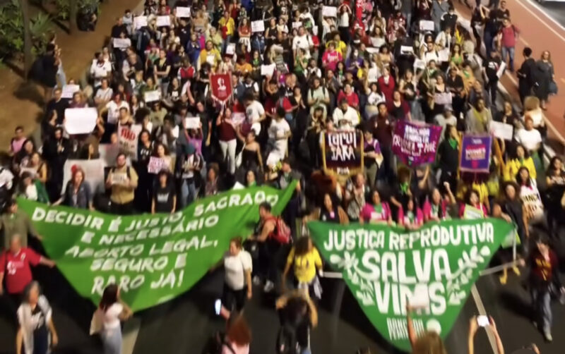 Manifestantes Vão às Ruas Contra Pl Que Criminaliza Aborto O Convergente
